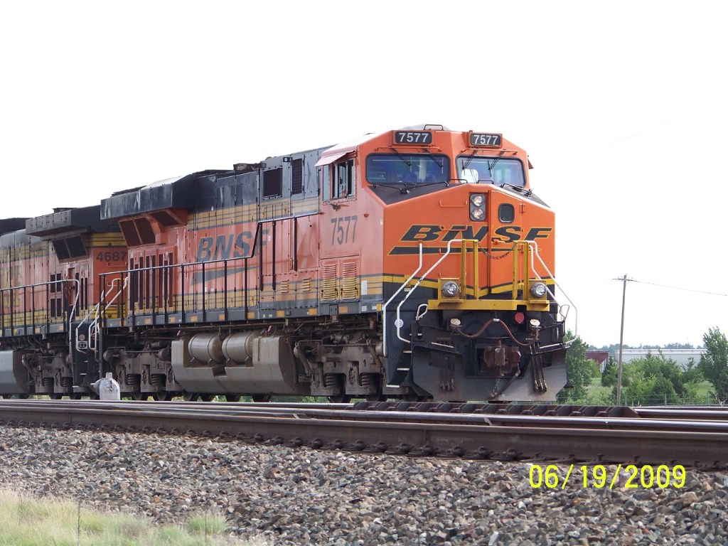 BNSF ES44DC 7577